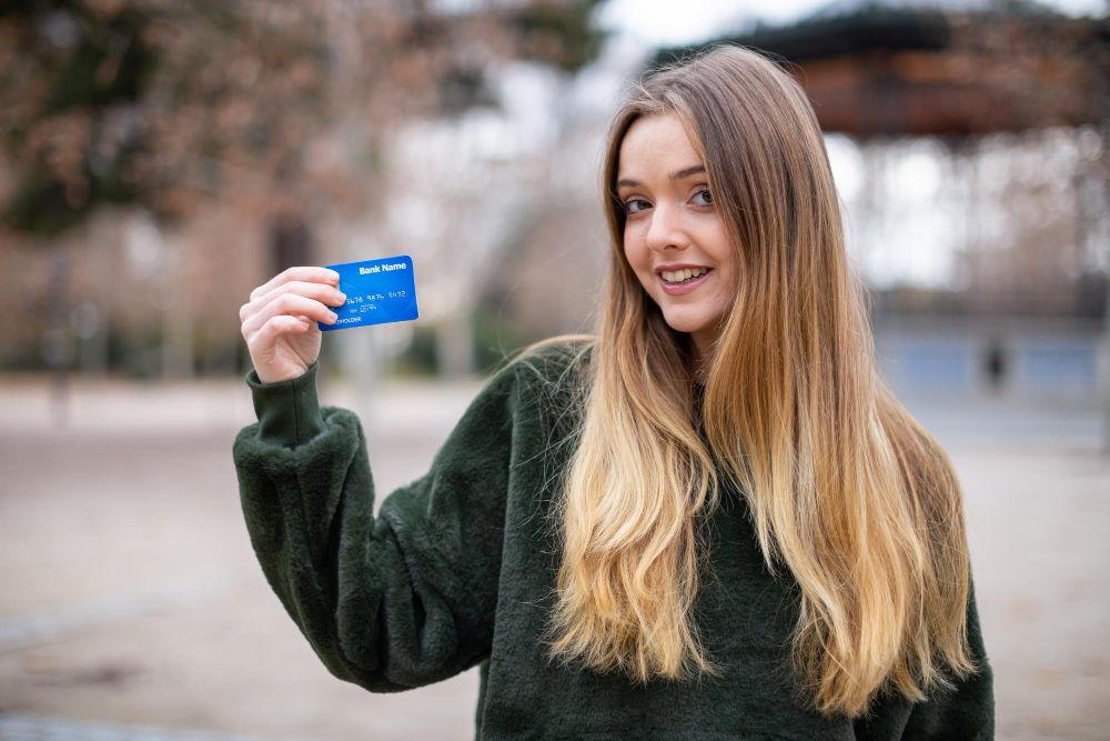 Ce înseamnă card de debit – avantaje și funcționare pe înțelesul ...